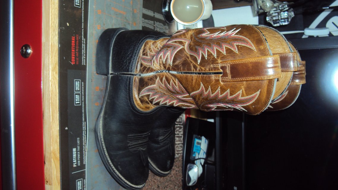 Ariat Mens Ropers | Clothing: Men for sale on Holloman bookoo!