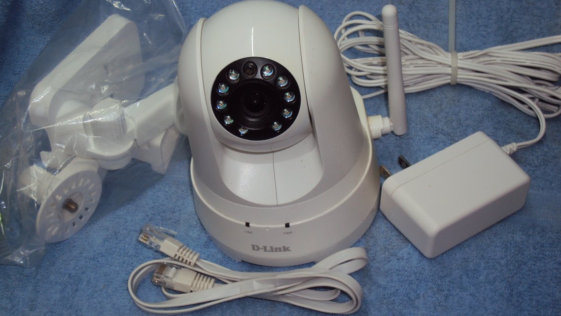 D-LINK Security Camera get buy thie guy looks up downr revese over head ...