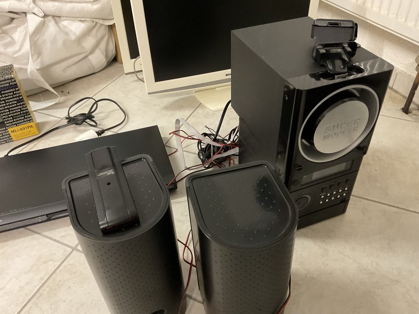 Assorted electronics looking for a good home. Old but all works ...