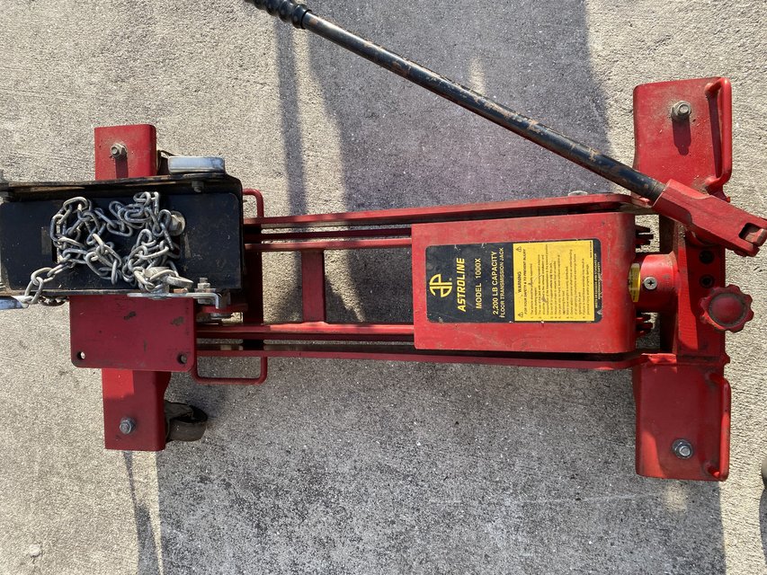 2,200 LB capacity floor transmission Jack | Tools for sale on Lejeune ...