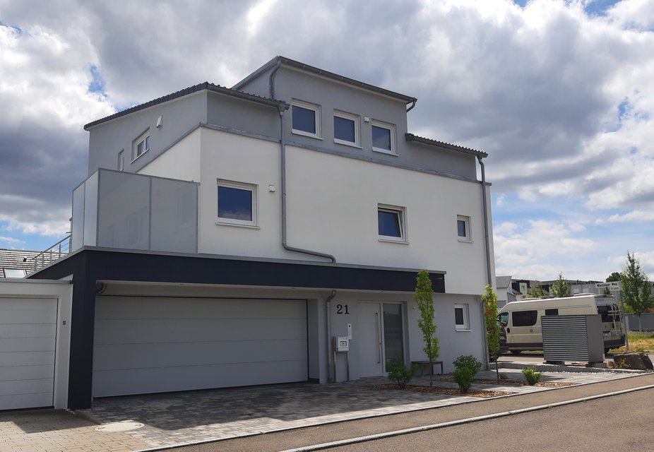 Detached single-family house with separate apartment in Gärtringen ...