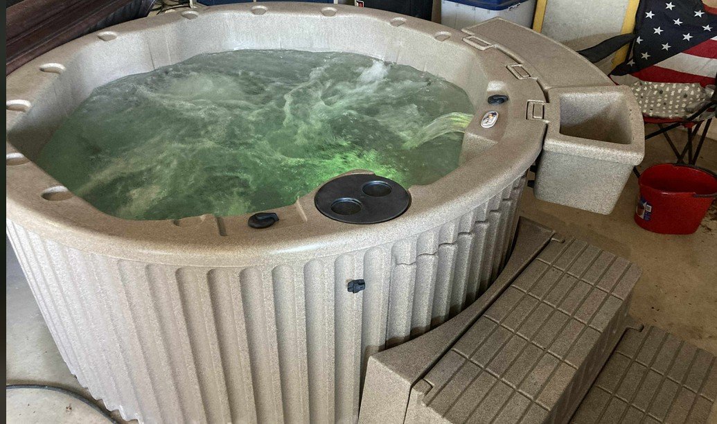 Reduced price 20 Jet Spa/Jacuzzi | Housing & Real Estate for sale on ...